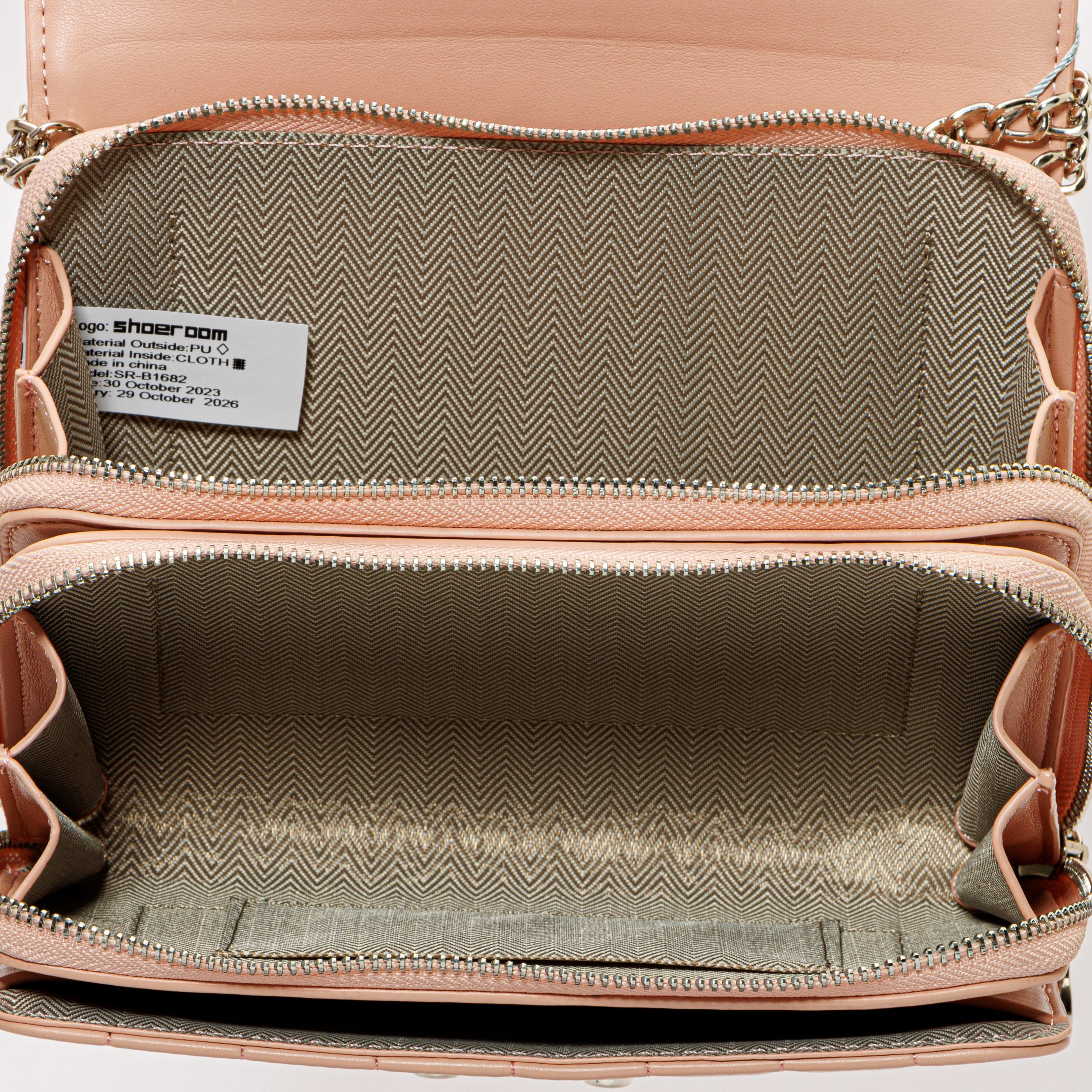 SR-B1682 – Shoeroom